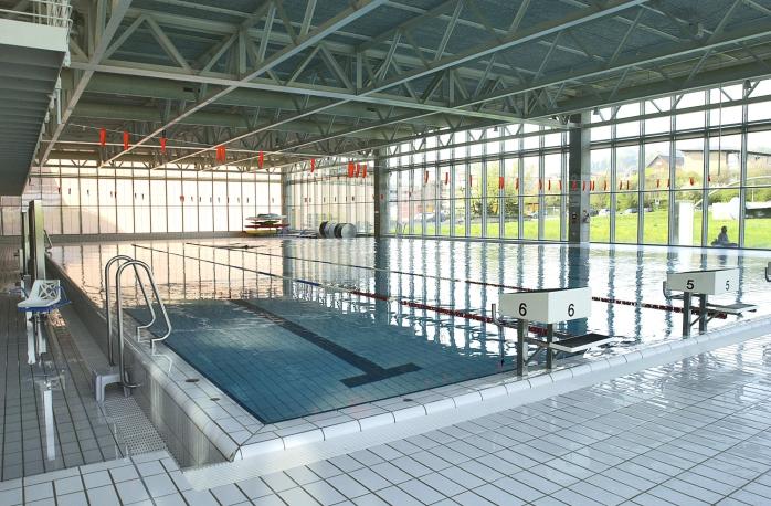 Dienstleistungen: Hallenbad SPZ